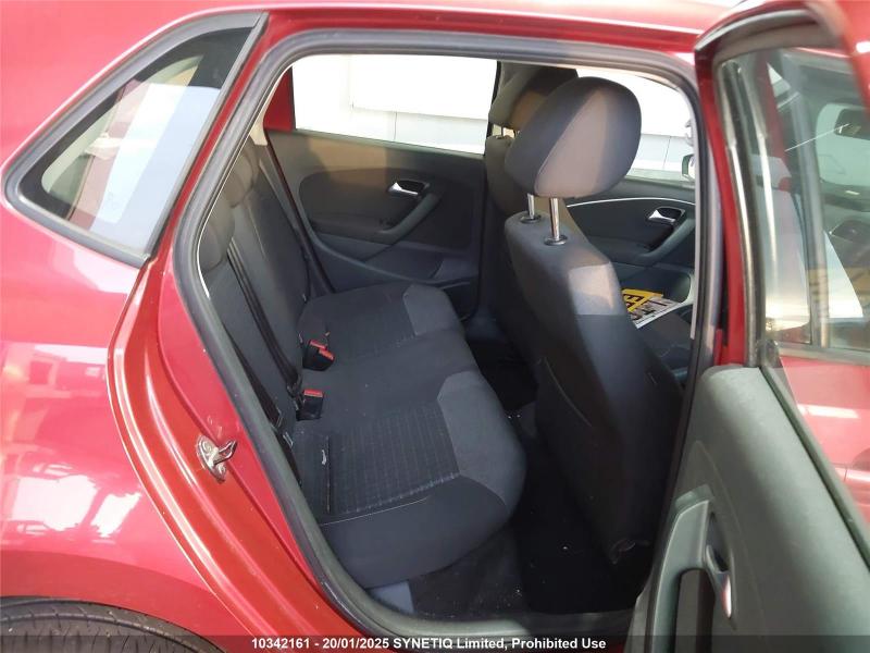 2015 VOLKSWAGEN POLO SE TSI DSG 1197cc TURBO PETROL SEMI AUTO 7 Speed 5 ...