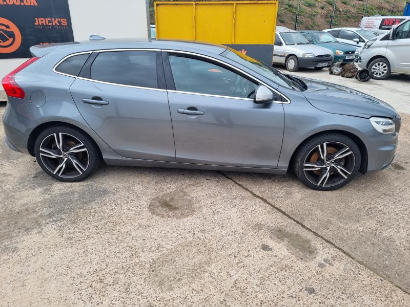 2016 Volvo V40 D3 R-design 1969cc Turbo Diesel Manual 6 Speed 6 ...