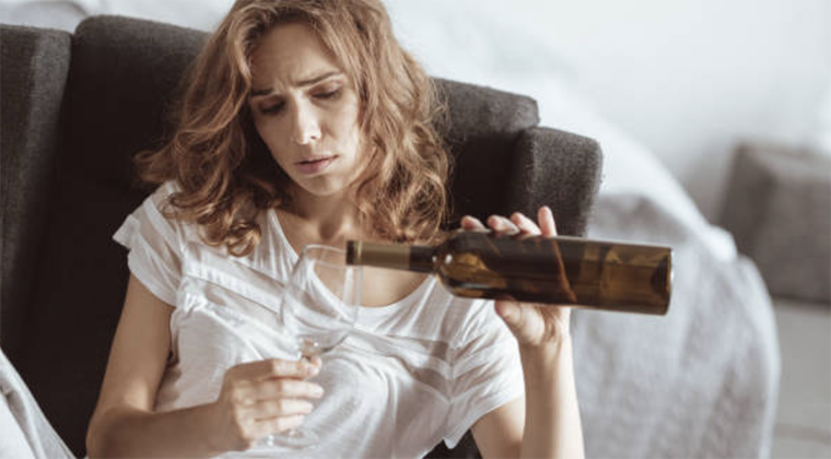 Rising Numbers Of Women Seeking Treatment For Alcohol Addiction ...