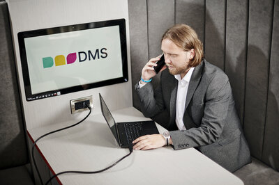 The Advantages of Interactive Screens for Your Business - DMS Group