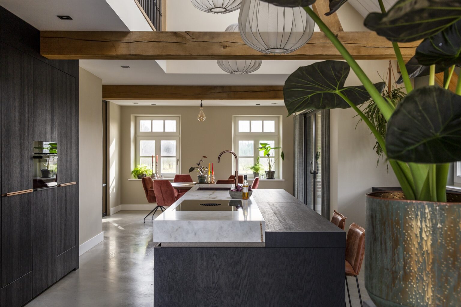 Newly built farmhouse-style house with flattened concrete floor - HOOG ...