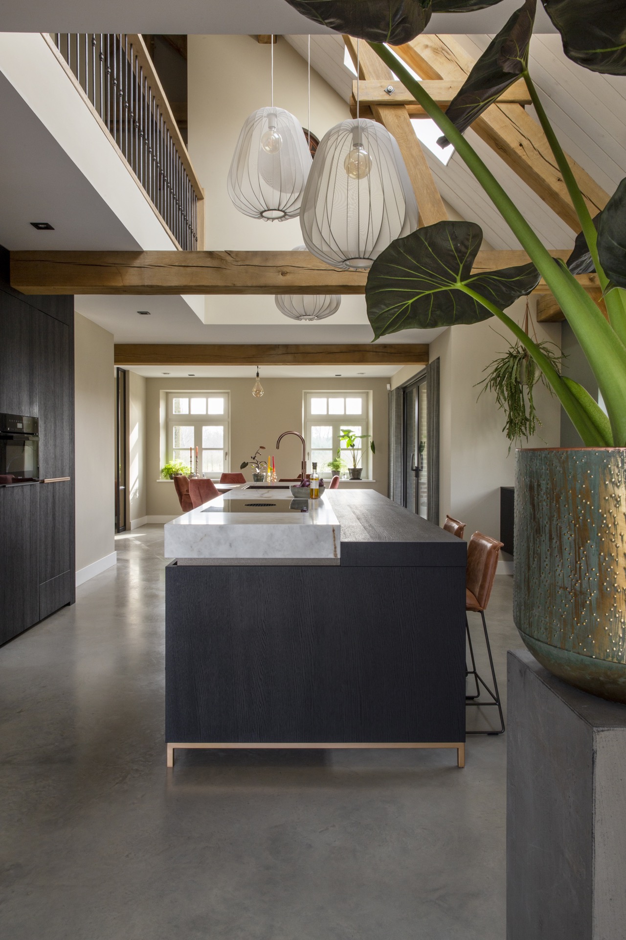 Newly built farmhouse-style house with flattened concrete floor - HOOG ...