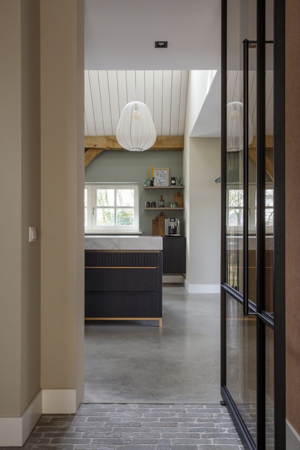 Newly built farmhouse-style house with flattened concrete floor - HOOG ...