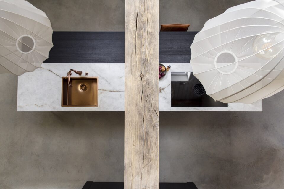 Newly built farmhouse-style house with flattened concrete floor - HOOG ...