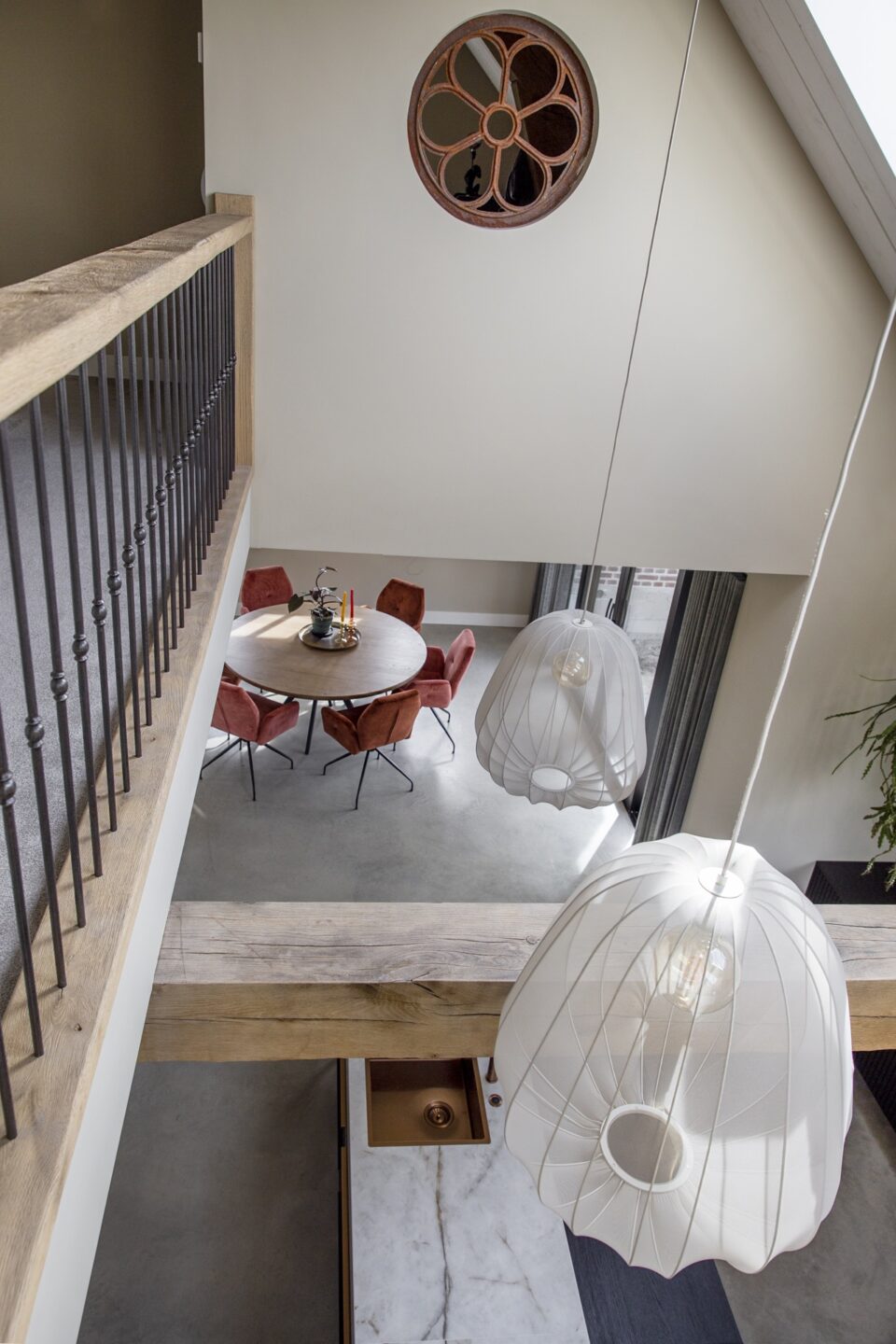 Newly built farmhouse-style house with flattened concrete floor - HOOG ...