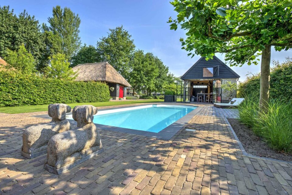 Rust, ruimte en ontspanning dankzij Starline zwembad - HOOG.design ...