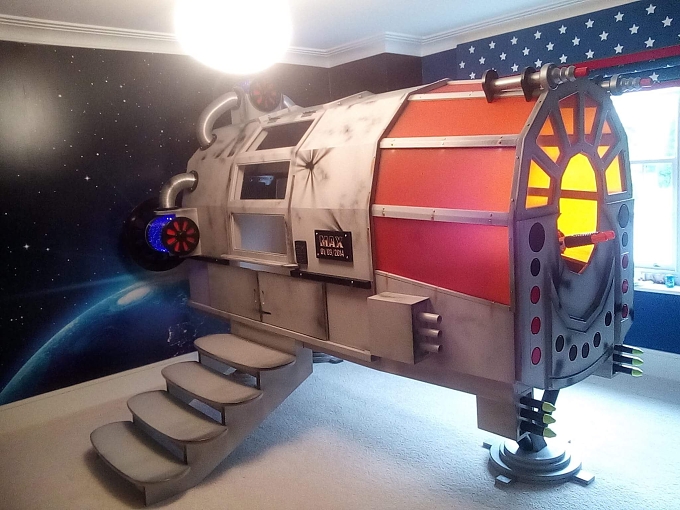 Bespoke Spaceship Bed by Darren Friend for Personal