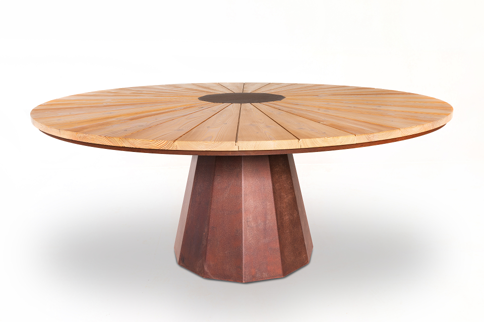 SPICA | Corten table by TrackDesign