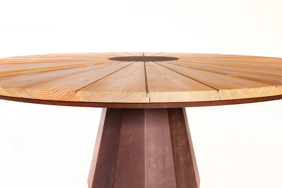 SPICA | Corten table by TrackDesign