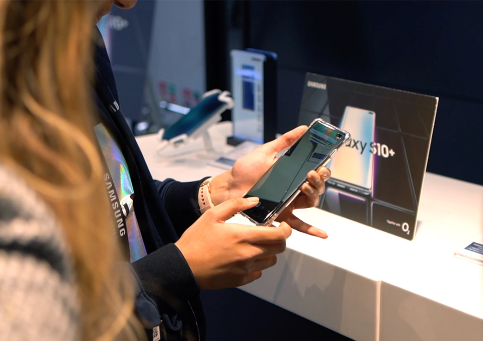 Samsung Galaxy S10 - Do what you can't by TC Communications Plc for O2 ...