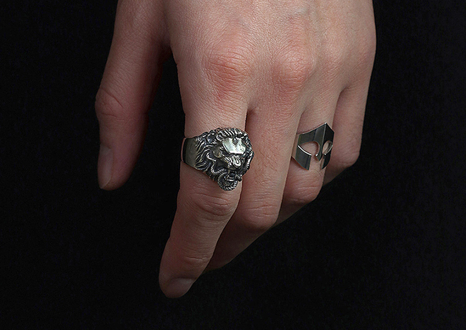 The ring with the head of a lion and a snake by Dmitry Pushkarev for BLENDOFF