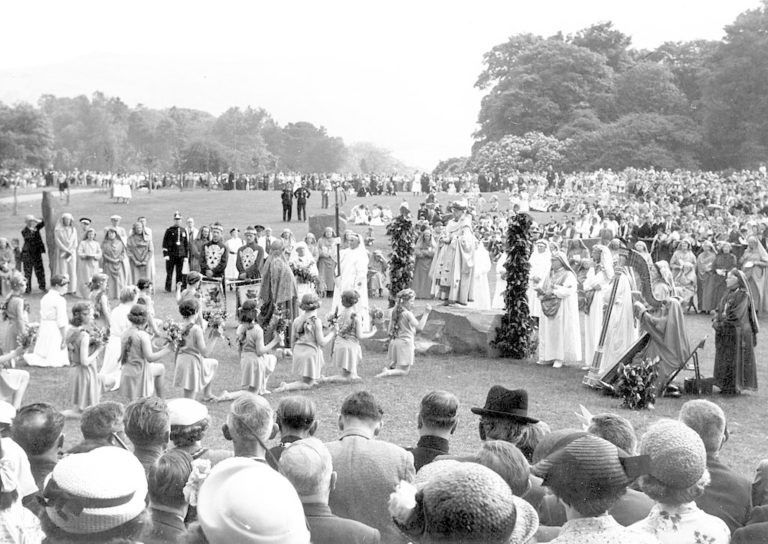 National Eisteddfod looking to reunite Aberdare flower girls after 66 years