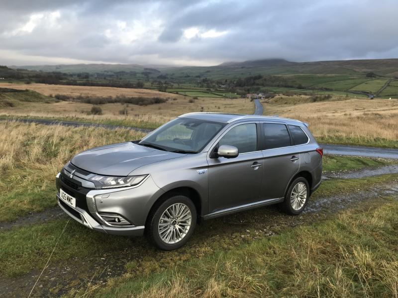 Mitsubishi Outlander PHEV – Updates To The Popular Green SUV