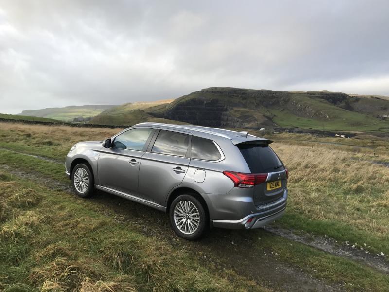 Mitsubishi Outlander PHEV – Updates To The Popular Green SUV