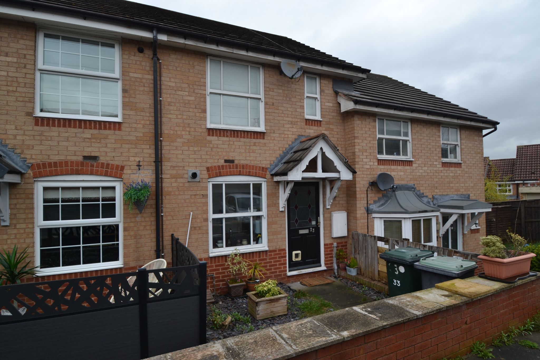 2 Bedroom Mid Terraced House For Sale in 33 Tinkler Stile, Thackley, BD10