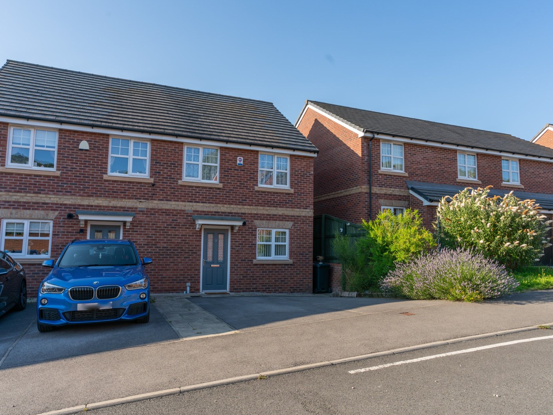 3 Bedroom Semi-detached House For Sale in 19 Woodend Drive, Shipley, BD18