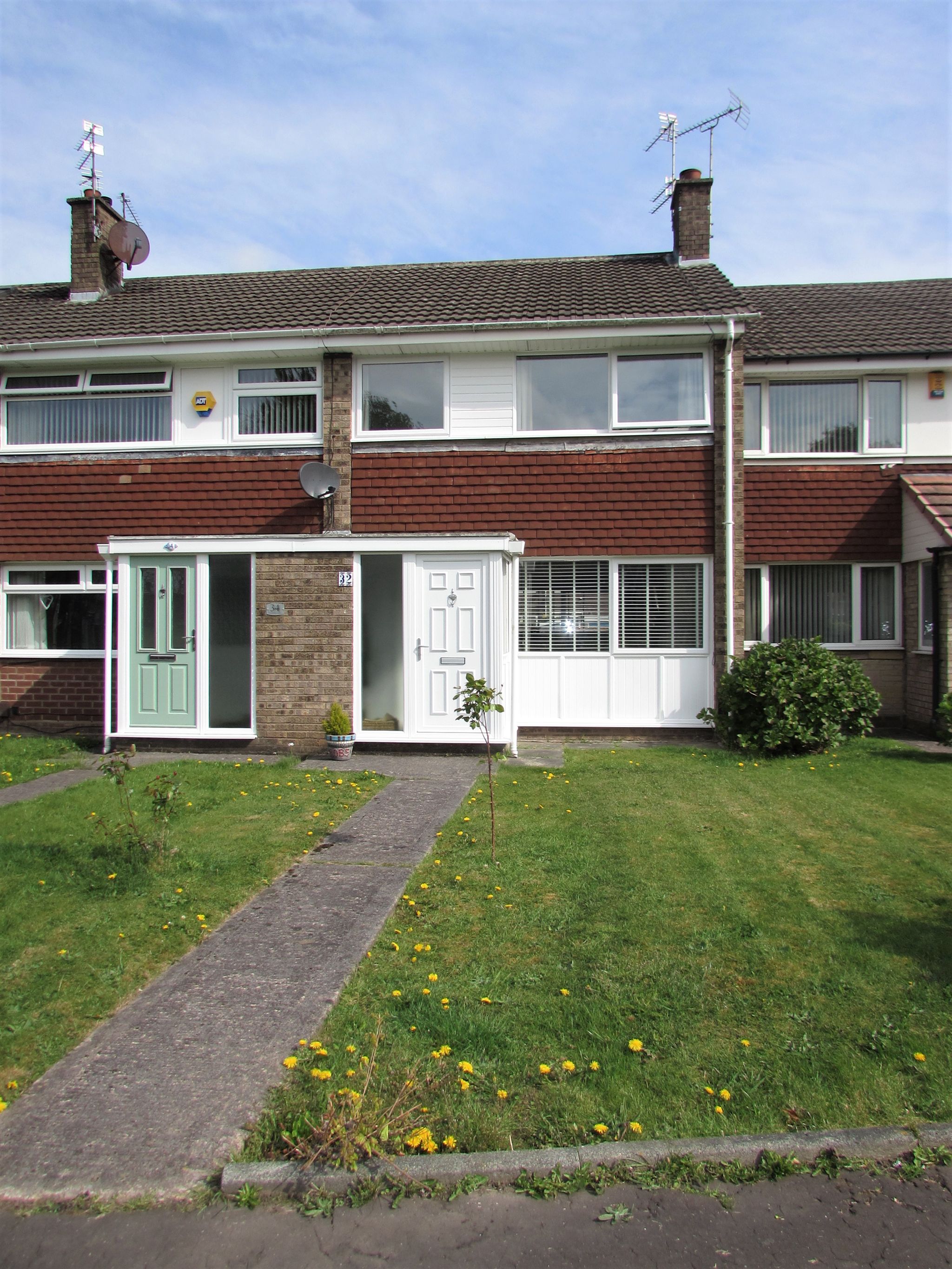 3 Bedroom Mid Terraced House For Sale in 32 Wexford Walk, Manchester ...