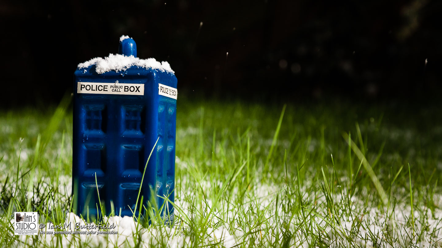 ACADEMY BITE: Snow and Ice #9 – TARDIS in the Snow – Ian's Studio
