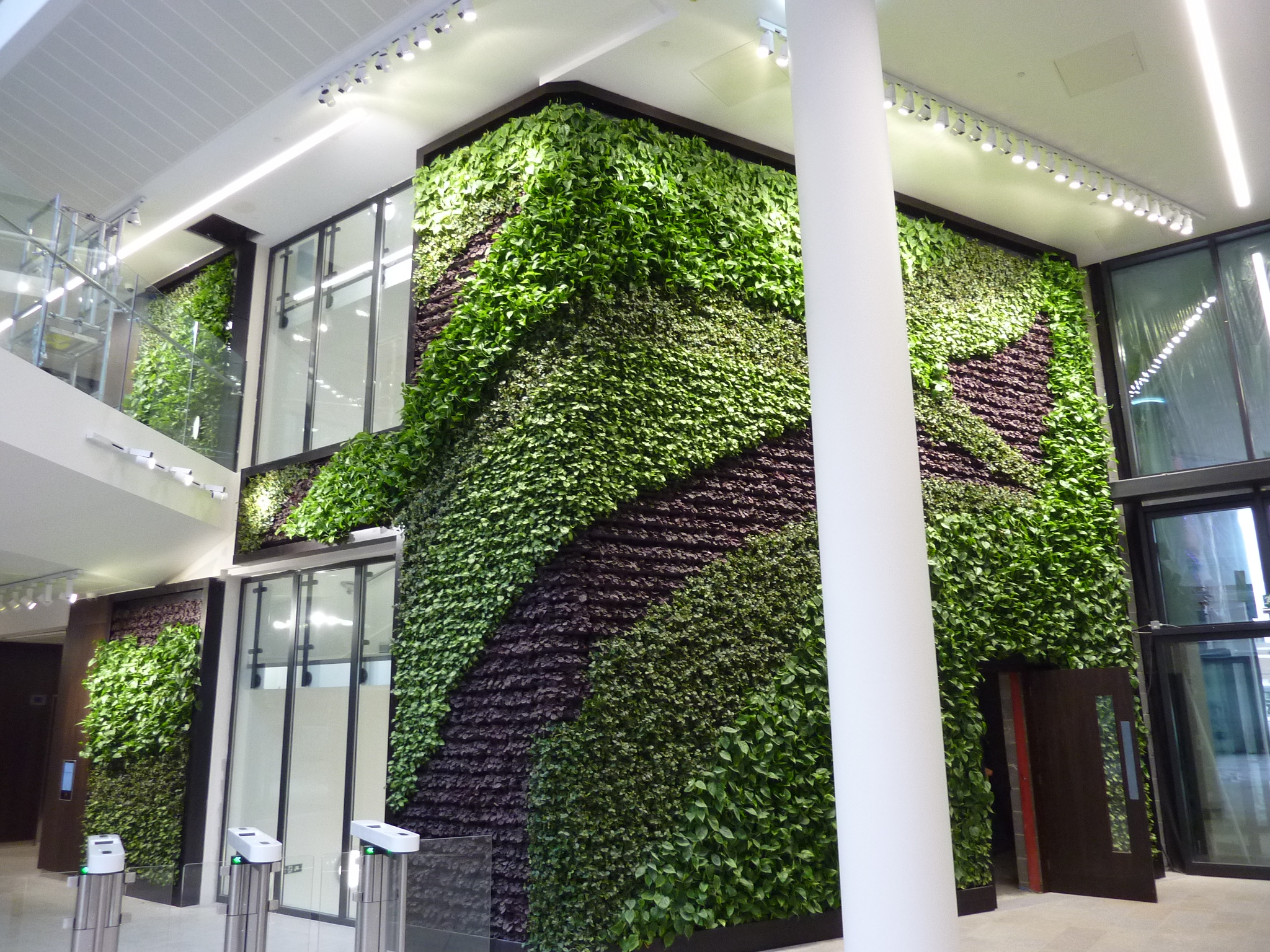 Artificial & Living Green Wall and Moss Wall Systems - Urban Planters